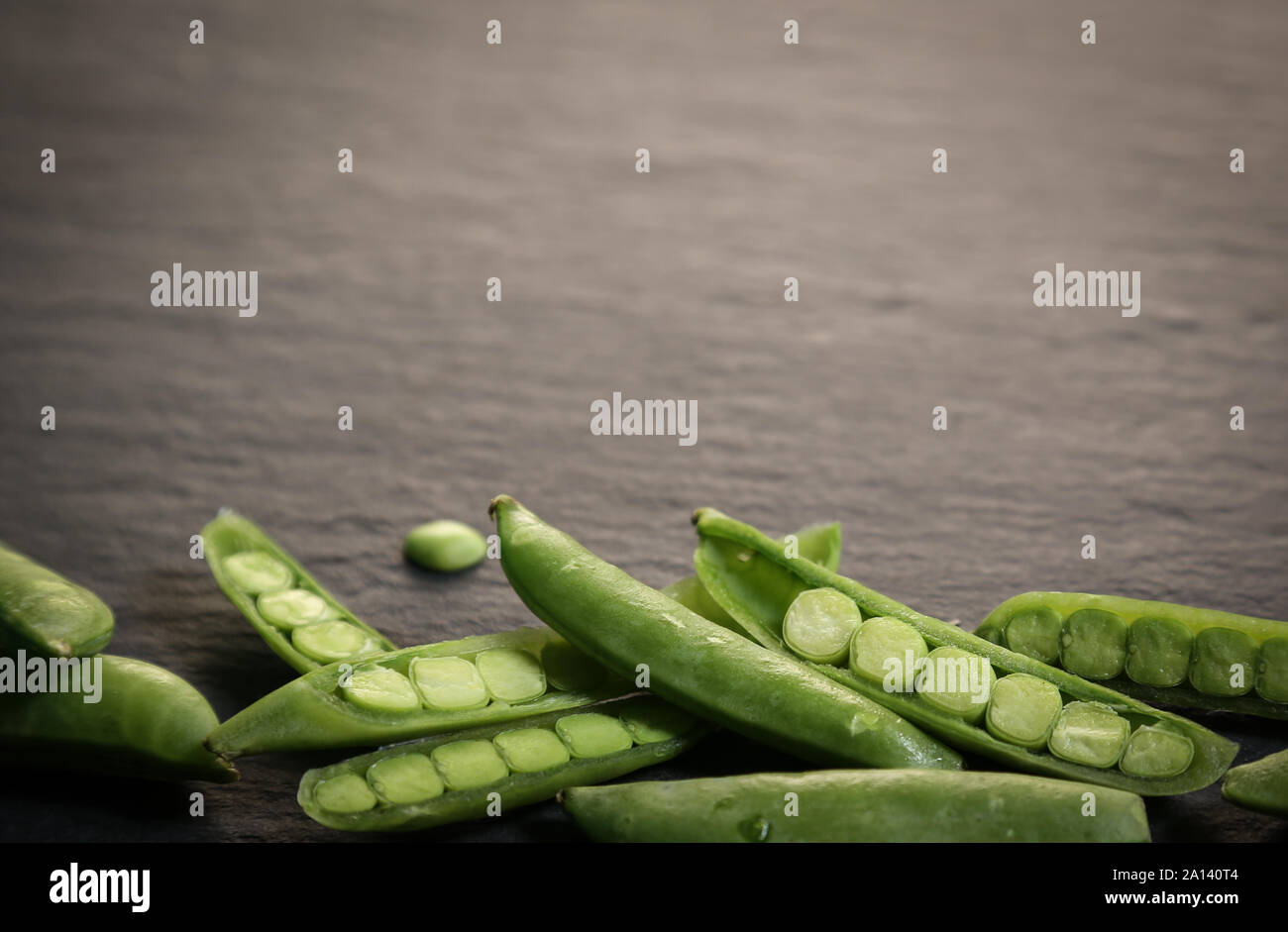 snow peas on slate background - cutting board with green peas Stock ...