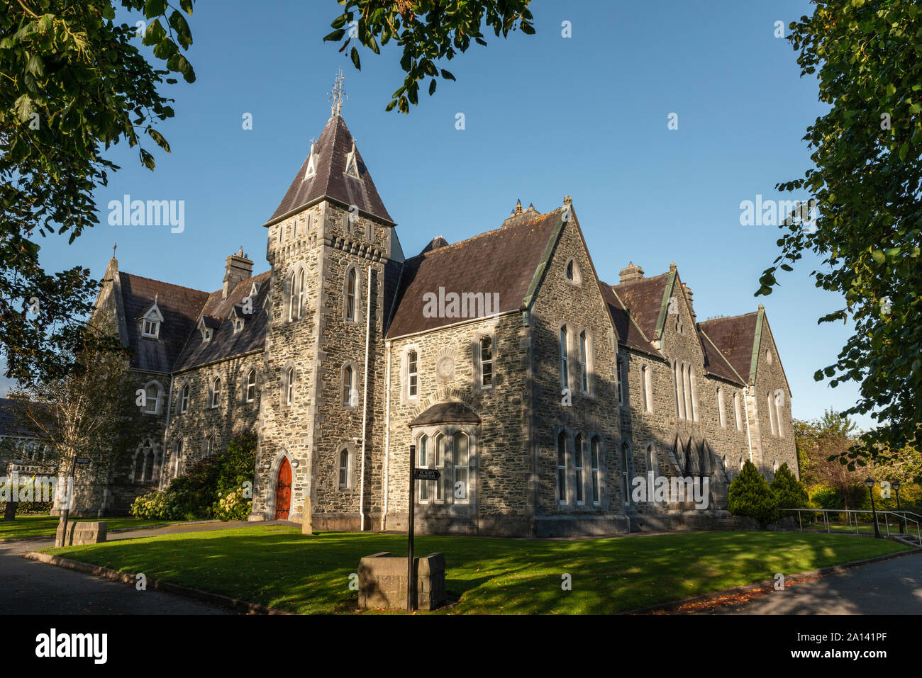 Parish priest house hi-res stock photography and images - Alamy