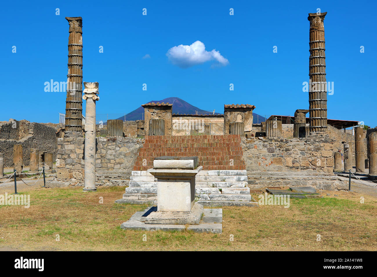 Ruins of the ancient Roman city of Pompeii and Mount Vesuvius, Italy ...