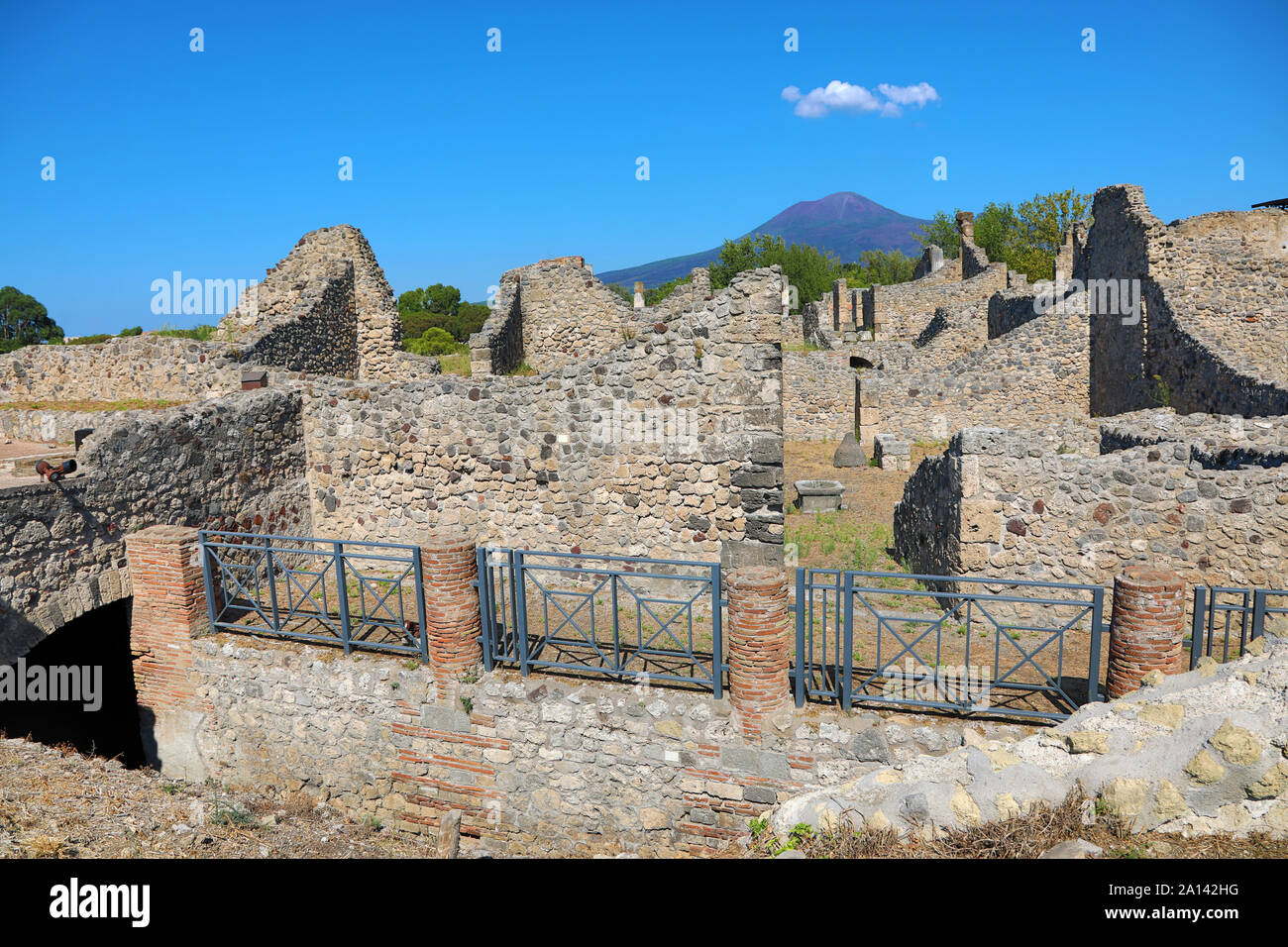Ruins of the ancient Roman city of Pompeii and Mount Vesuvius, Italy ...
