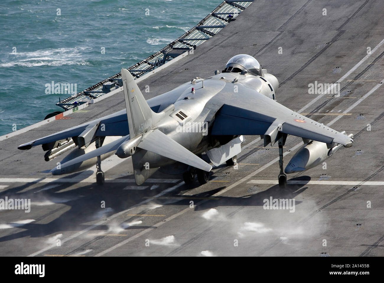 Airplane take off ramp hi-res stock photography and images - Alamy
