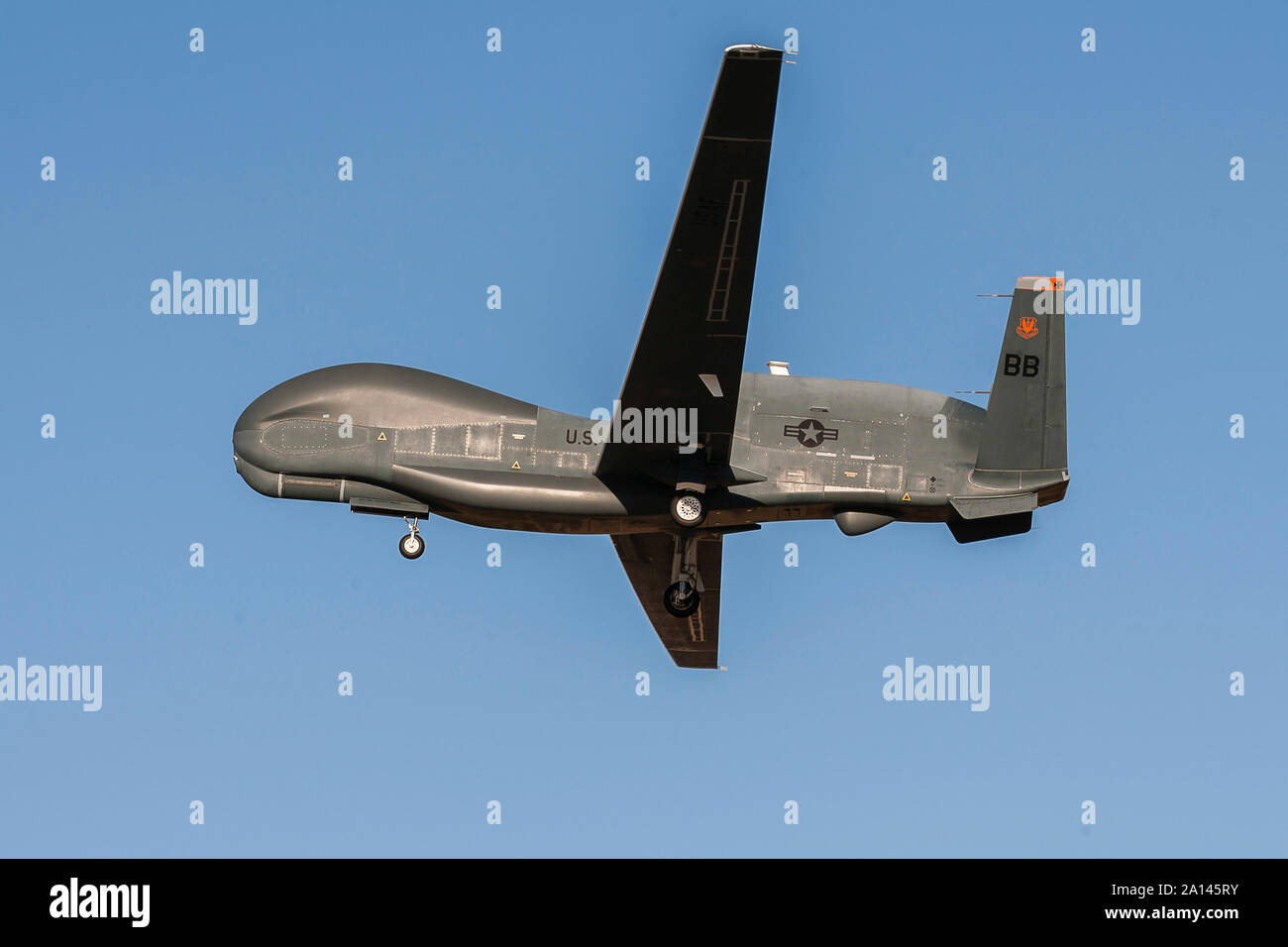 Rq 4 global hawk in flight hi-res stock photography and images - Alamy