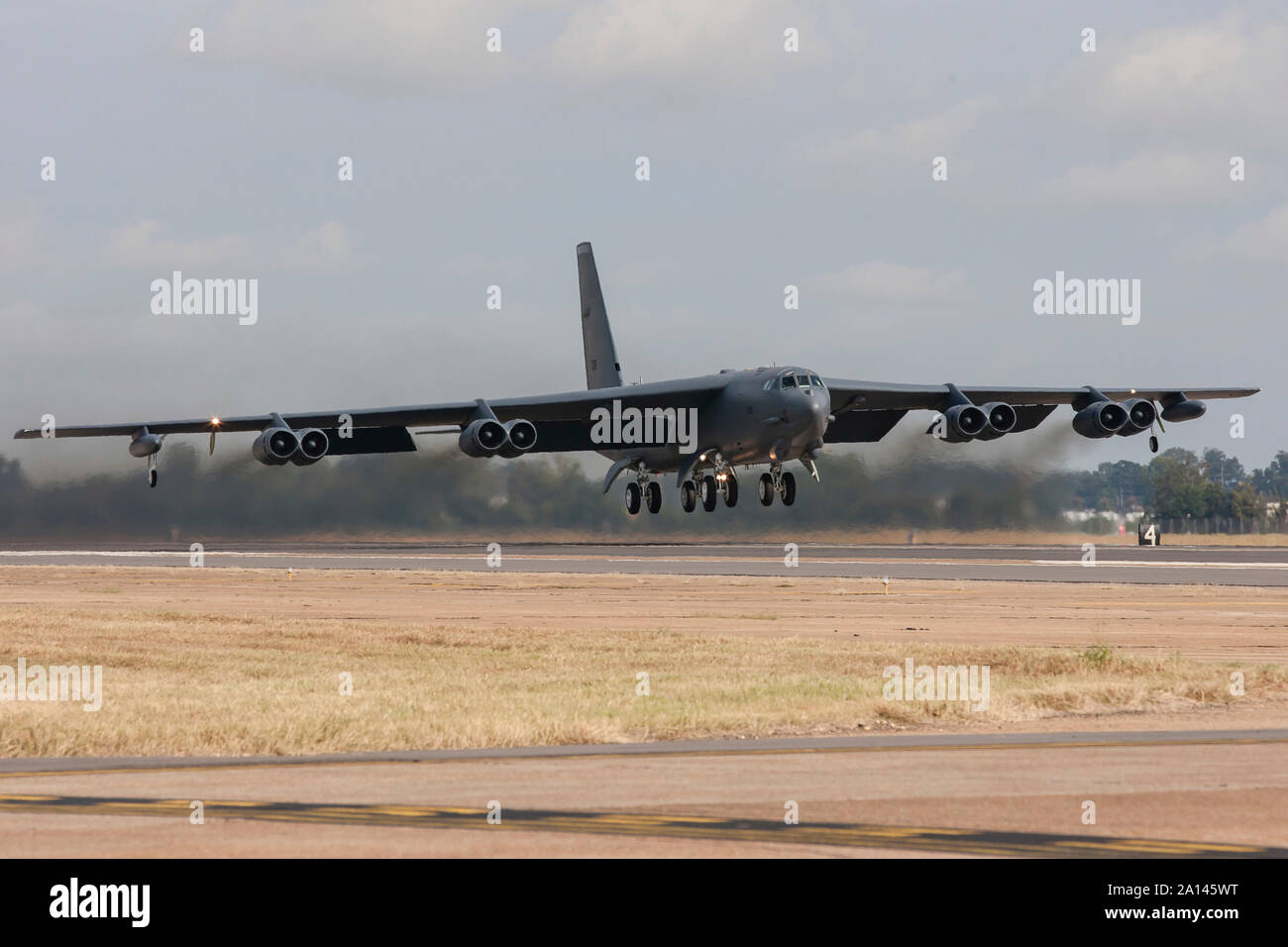 B 52 front view hi-res stock photography and images - Alamy