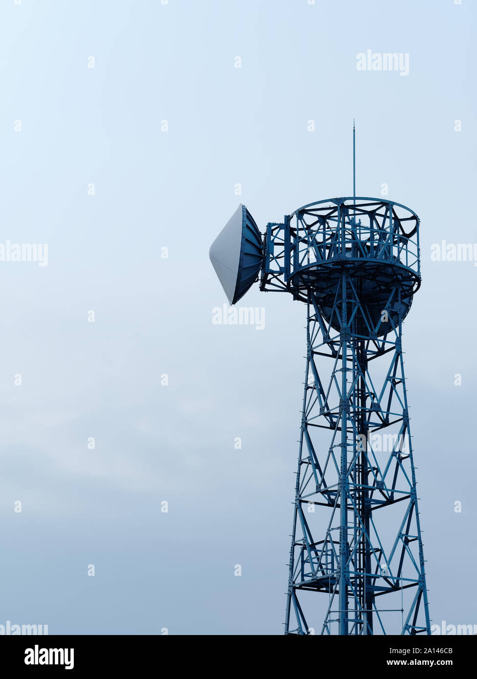 Radio microwave towers hi-res stock photography and images - Alamy