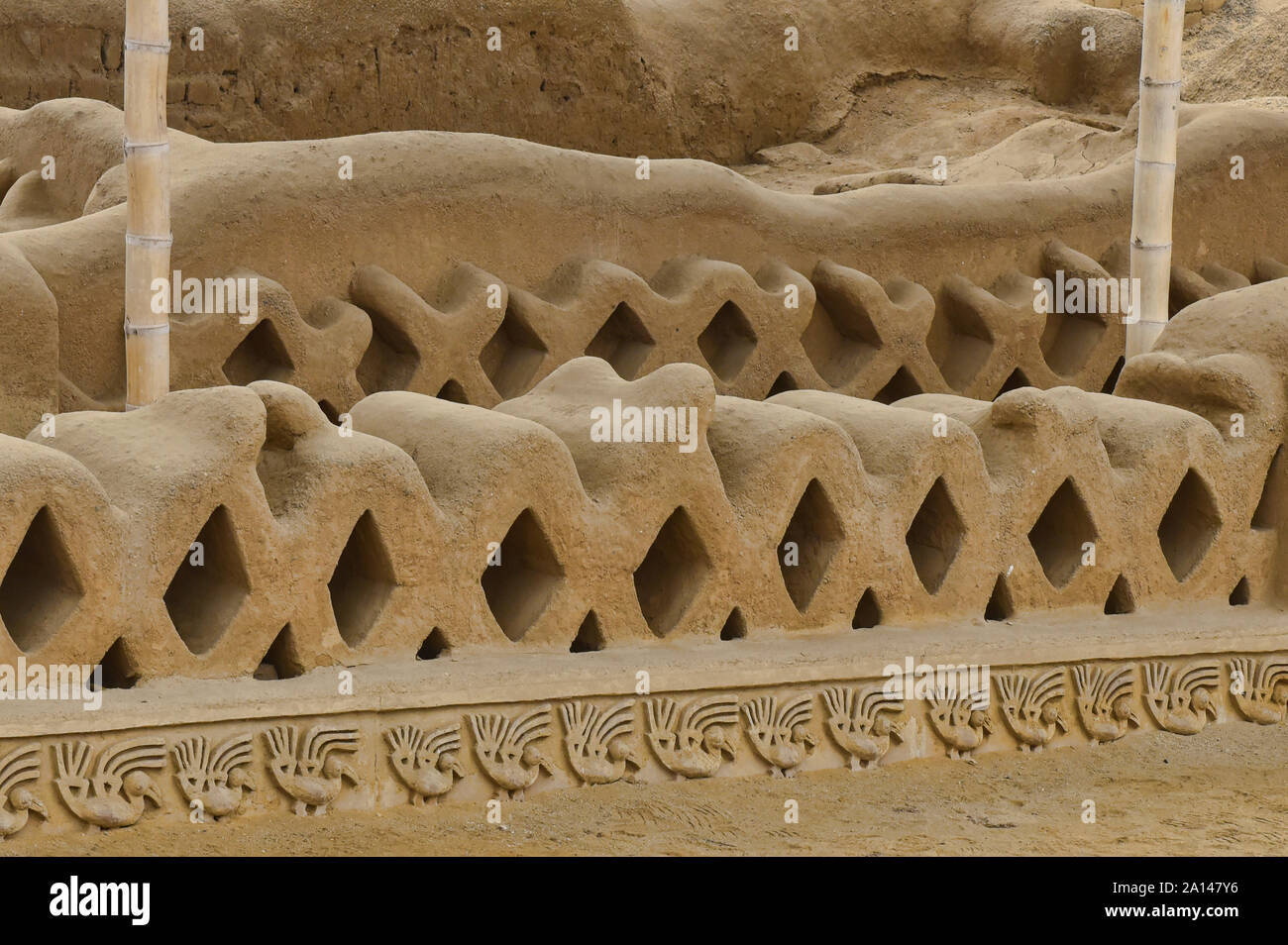 Adobe carvings at the ancient ruins of Chan Chan, Trujillo, Peru Stock ...