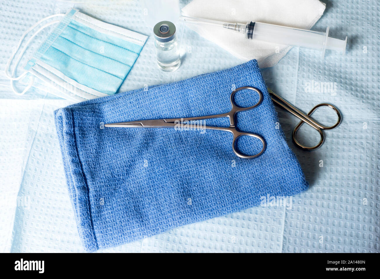 Hemostats on sterile towel with wound dressing supplies Stock Photo - Alamy