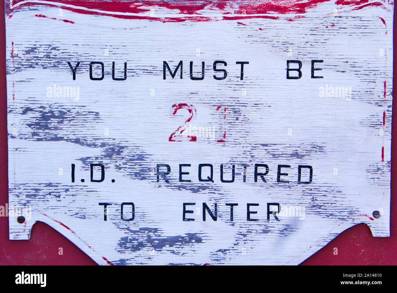 must be 21 years old to enter sign Stock Photo - Alamy