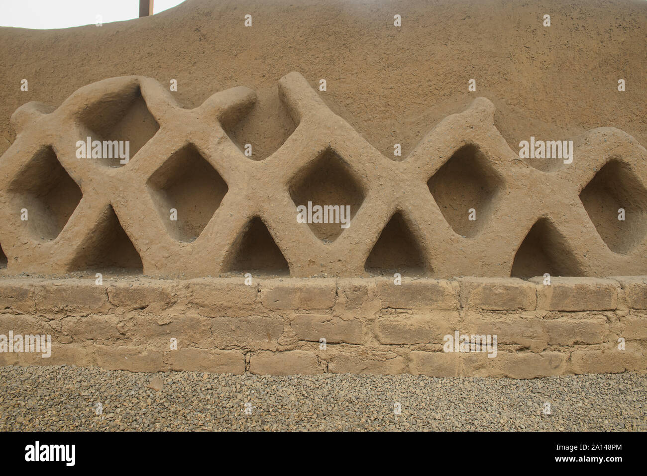 Adobe design at the ancient ruins of Chan Chan, Trujillo, Peru Stock ...