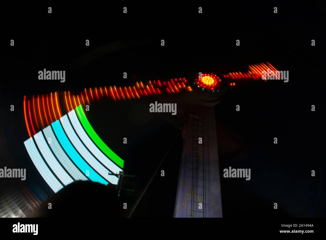 Generator of light sweeps in motion using a pendulum mechanical arm and ...