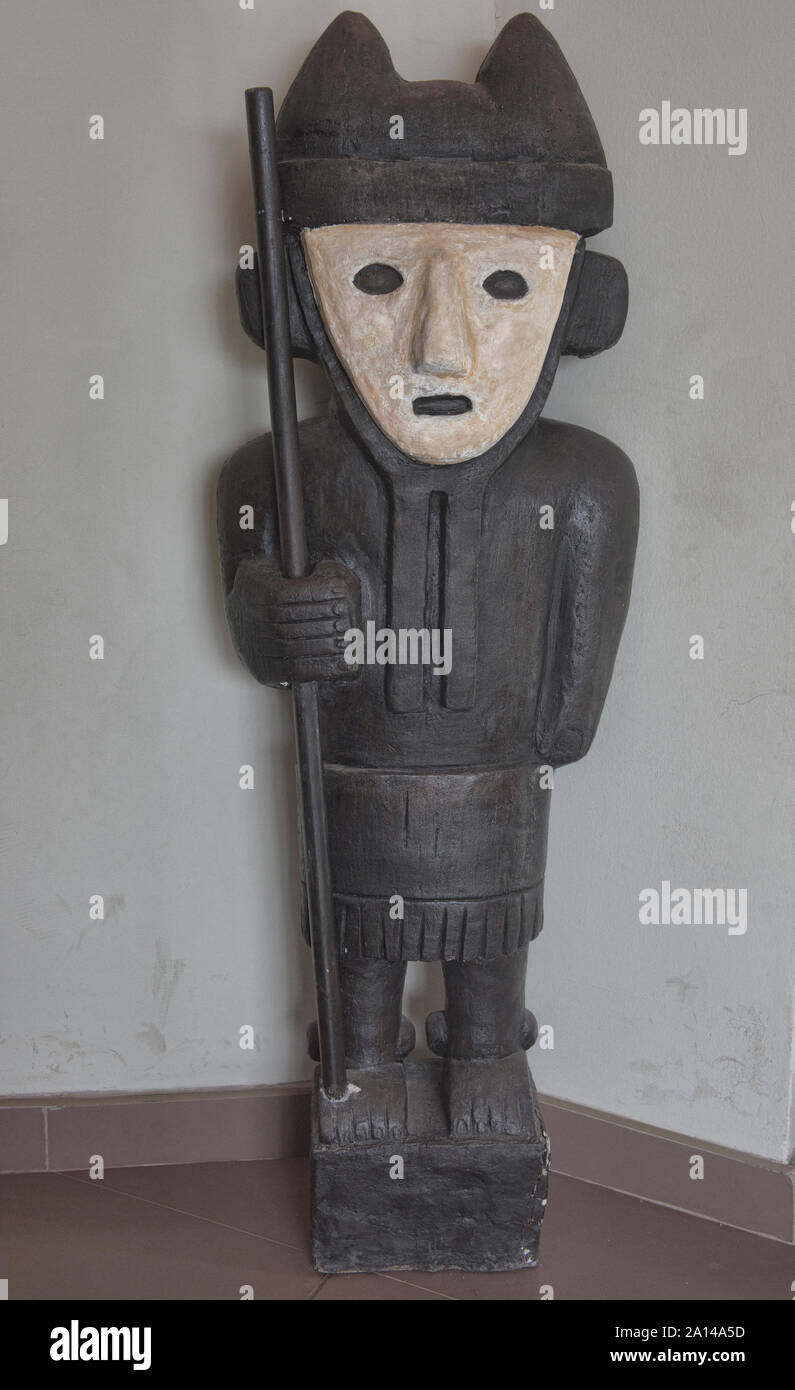 Statue from the ancient ruins of Chan Chan, Trujillo, Peru Stock Photo ...