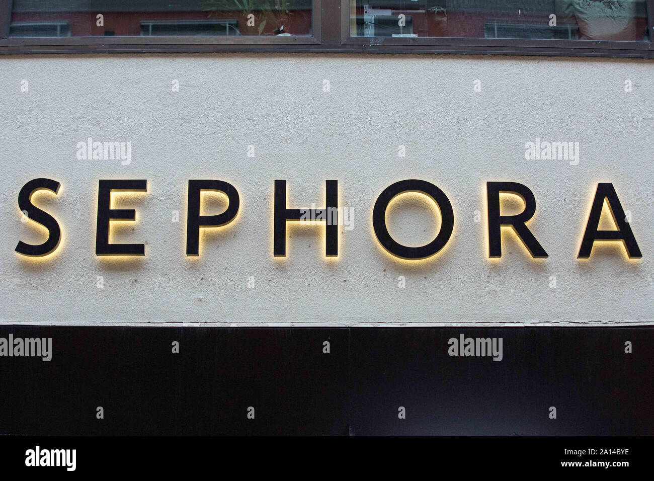 Sephora logo hi-res stock photography and images - Alamy