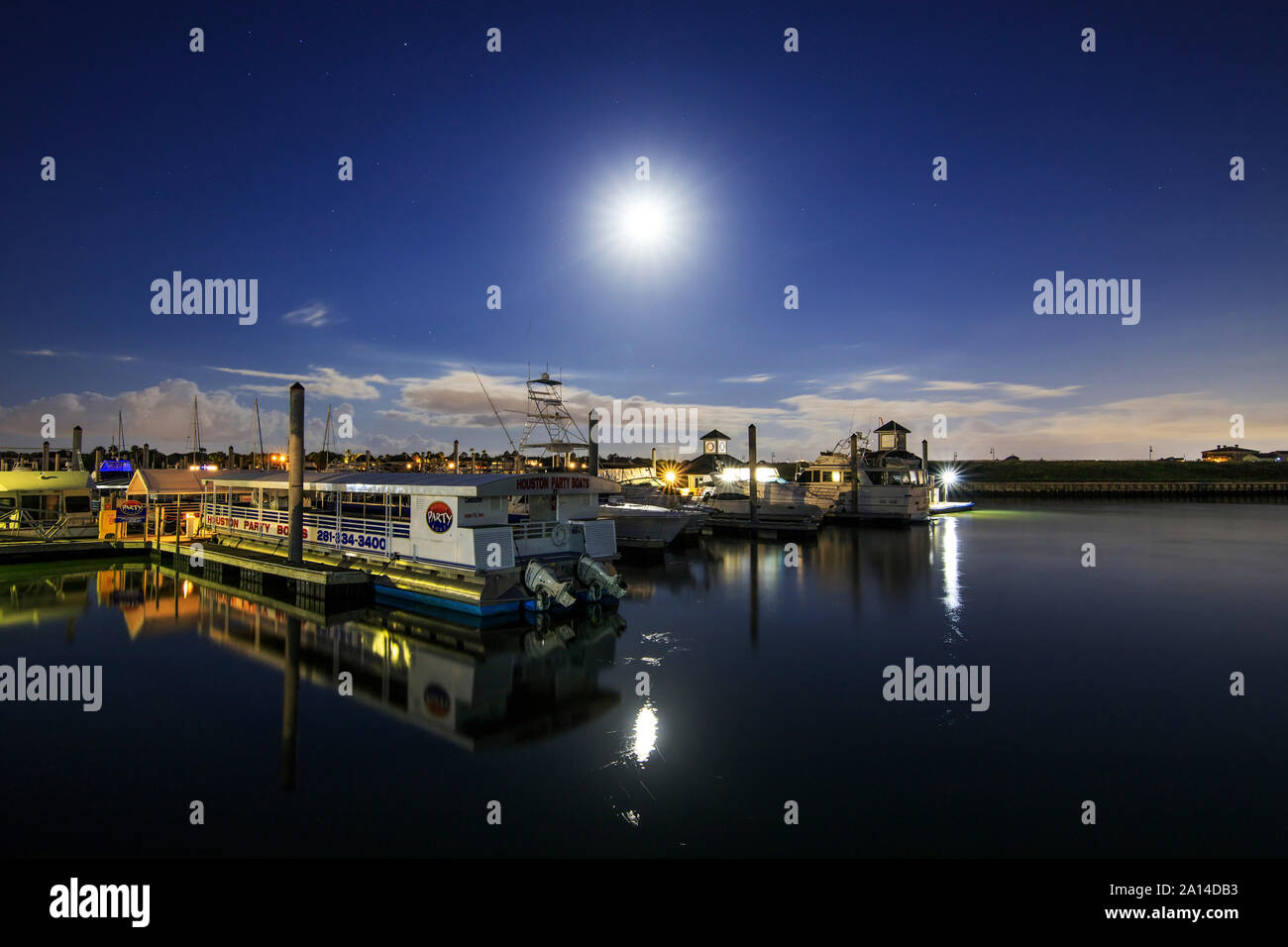 Full moon shining above a lake in Houston, Texas, USA Stock Photo - Alamy