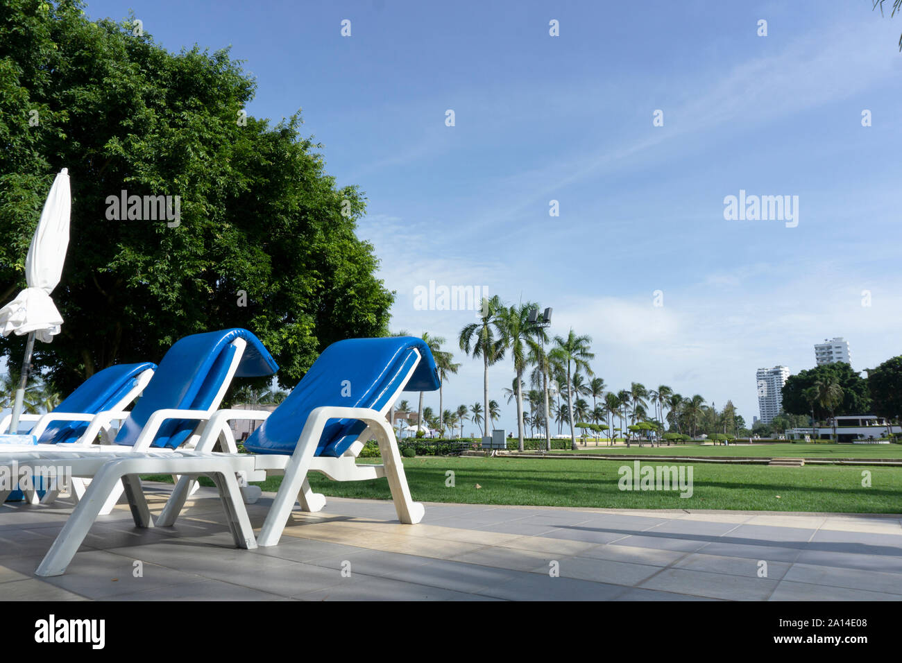 White sun bed beach hi-res stock photography and images - Alamy
