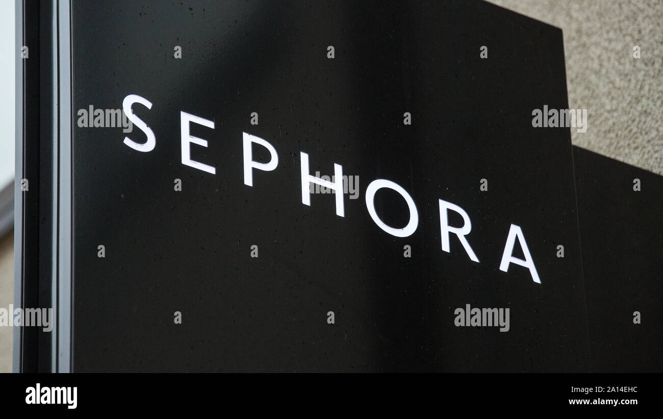 Sephora logo hi-res stock photography and images - Alamy