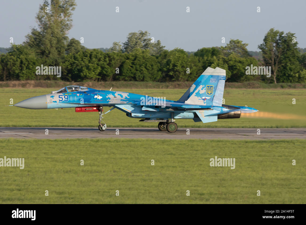 Ukrainian Air Force Su-27 taking off Stock Photo - Alamy