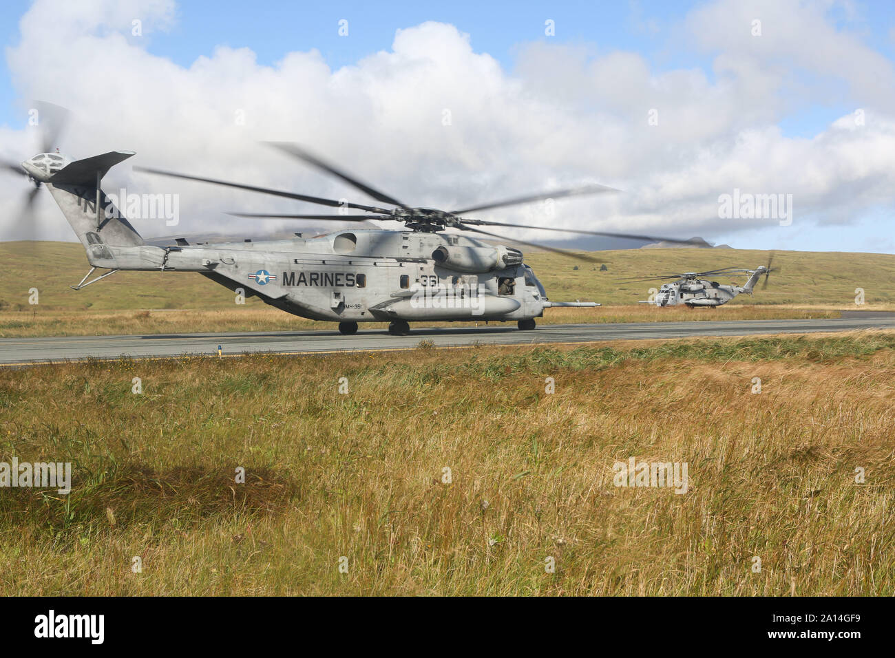 U.S. Marines with Marine Heavy Helicopter Squadron 361, Marine Aircraft ...