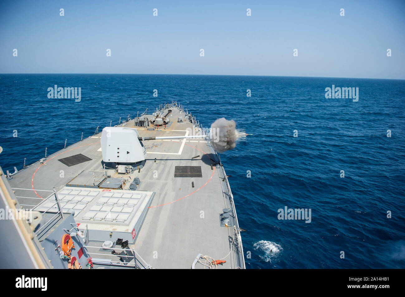 5 inch gun hi-res stock photography and images - Alamy