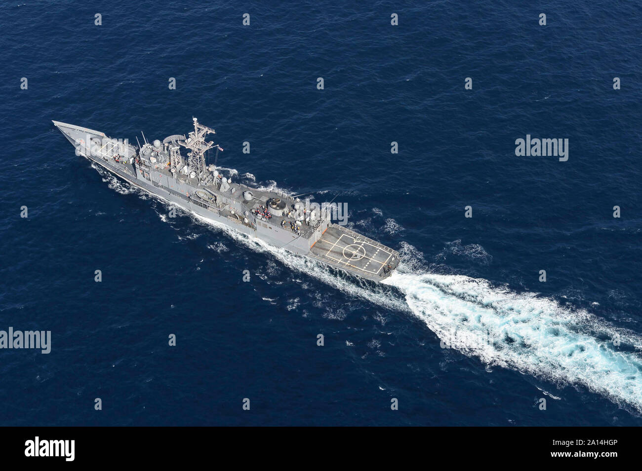 Uss rodney m davis ffg 60 hi-res stock photography and images - Alamy