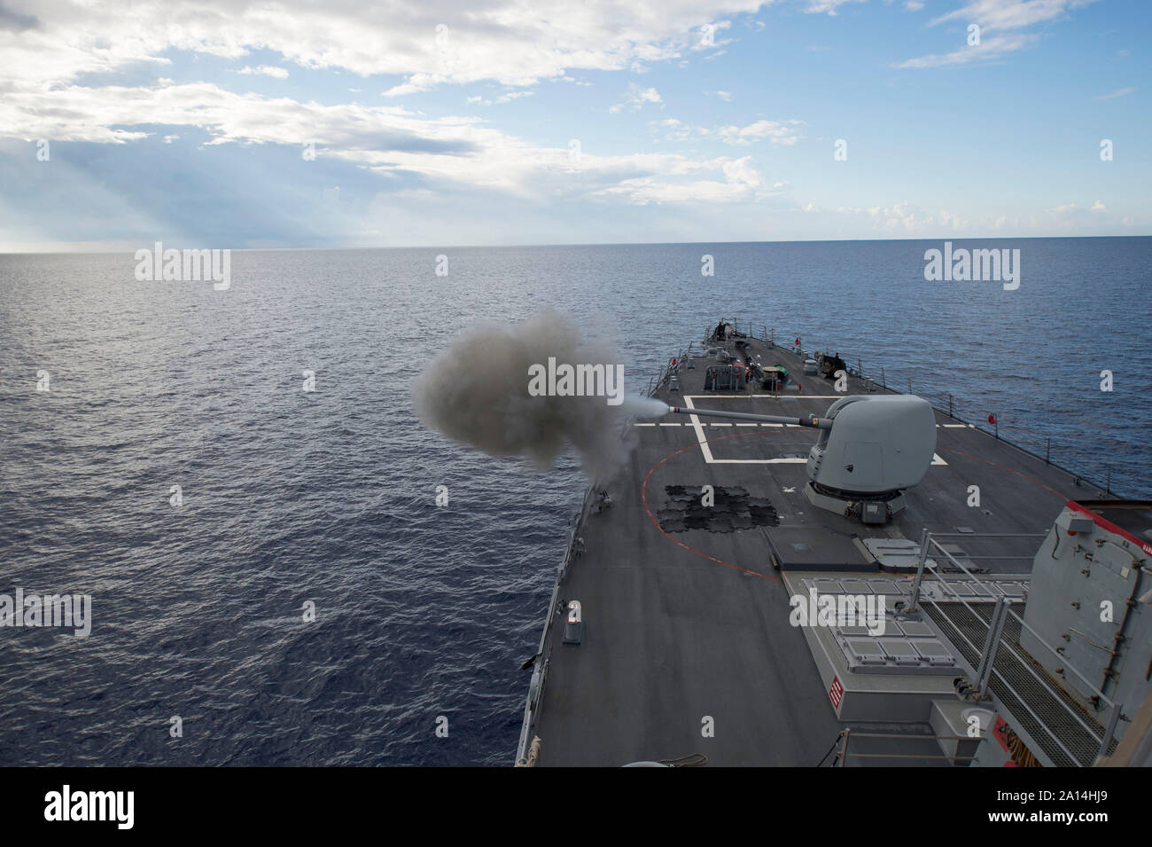 Uss ross ddg 71 hi-res stock photography and images - Alamy