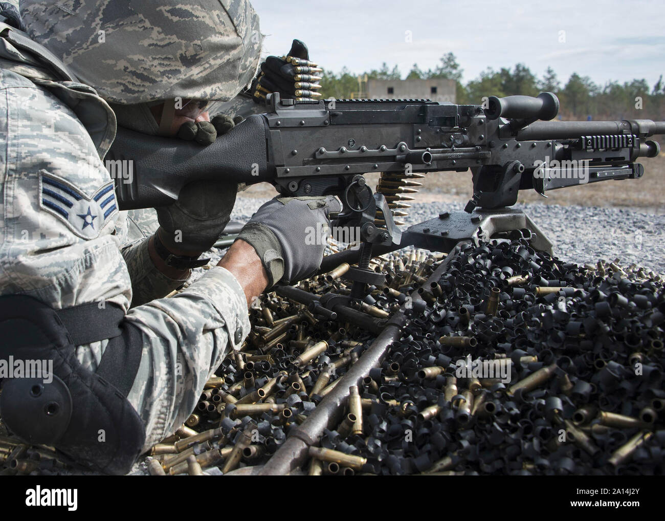 Senior Airman fires an M240B machine gun Stock Photo - Alamy
