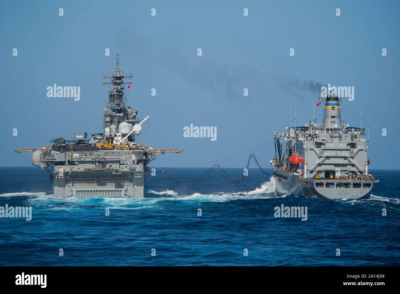 Usns henry j kaiser t ao 187 hi-res stock photography and images - Alamy