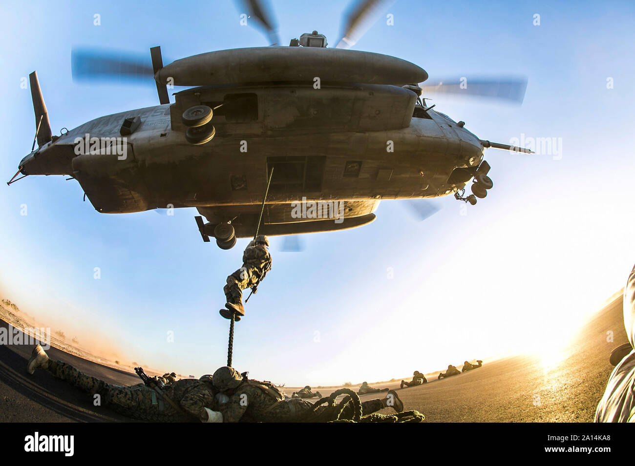 Fast rope hi-res stock photography and images - Alamy