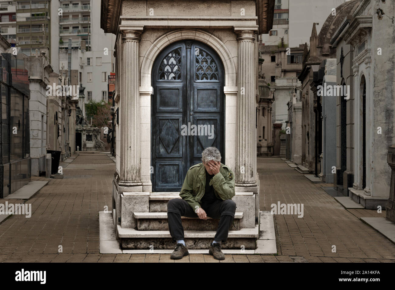 Sad grave hi-res stock photography and images - Alamy