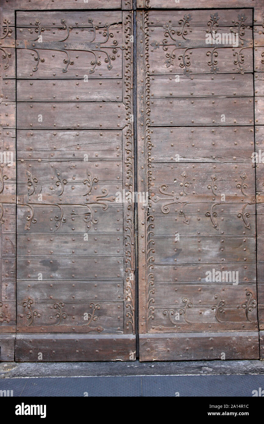 Old wooden gates lined with metal plates, reinforced rivets Stock Photo ...