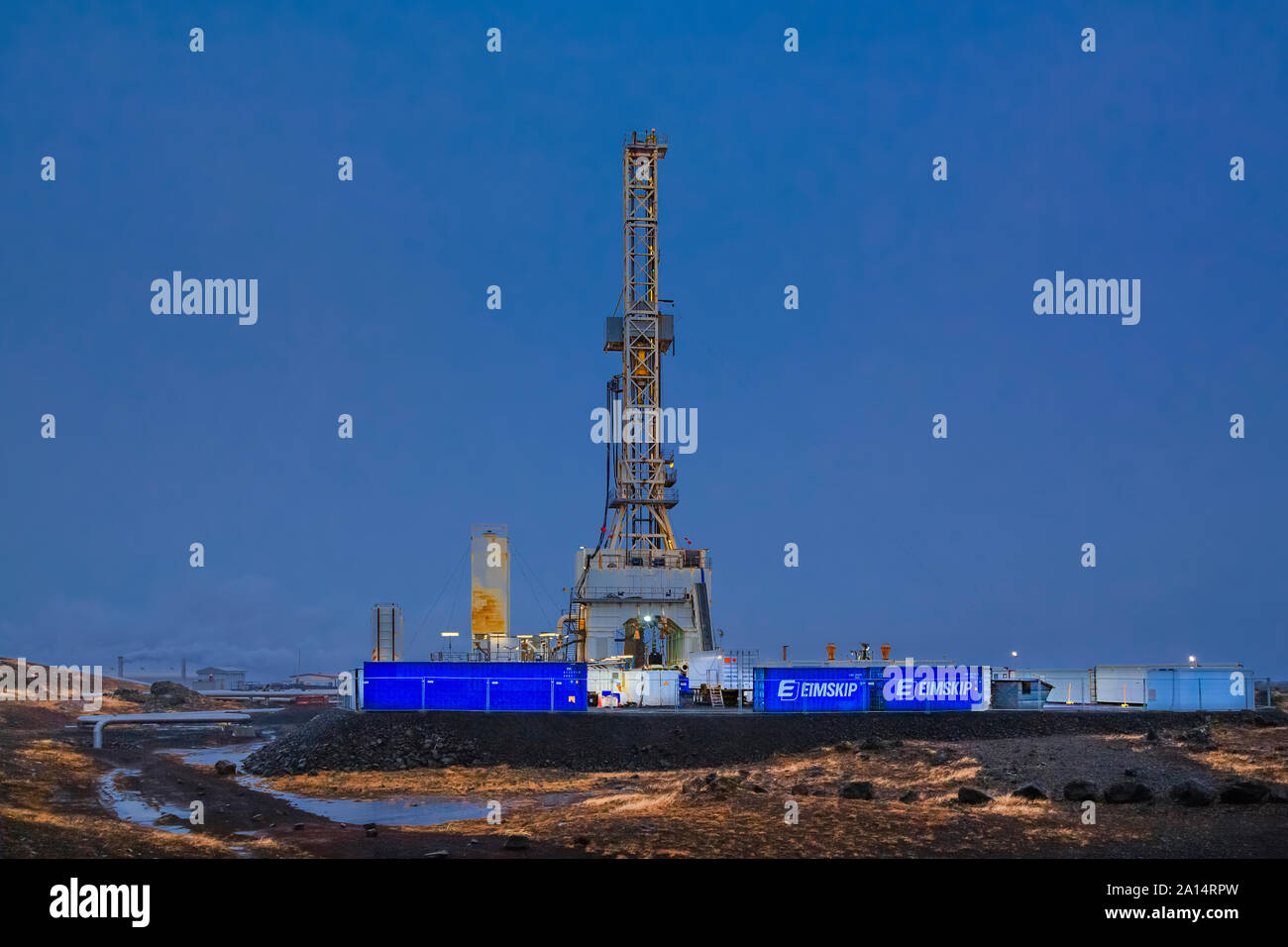 Deep drilling hi-res stock photography and images - Alamy