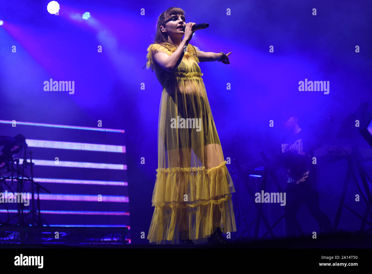 Lauren graham 2019 hi-res stock photography and images - Alamy