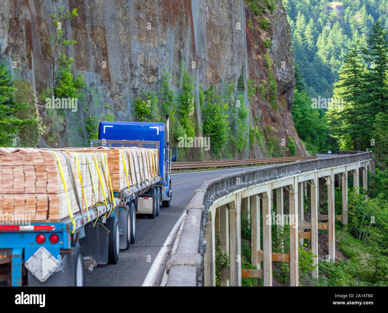 Secured loads hi-res stock photography and images - Alamy