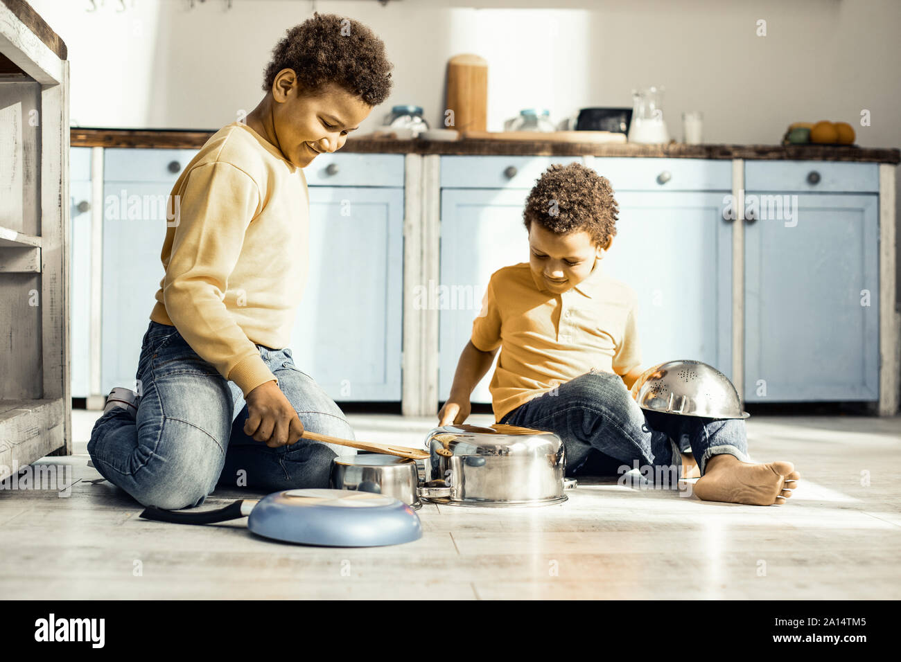 Kids playing with kitchen pans hi-res stock photography and images - Alamy
