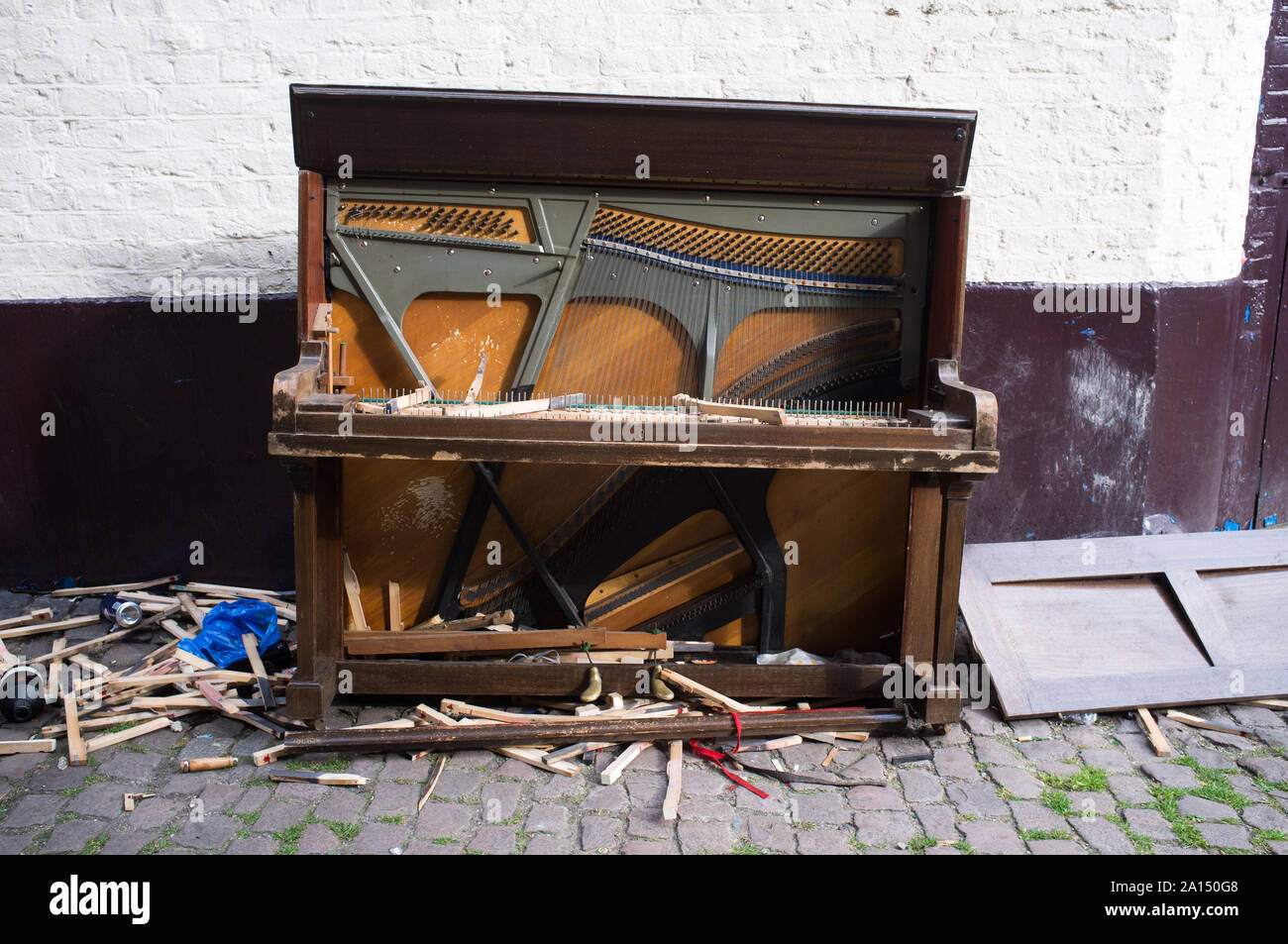 Smashed up piano, Kentish Town Road, London, Britain Stock Photo - Alamy