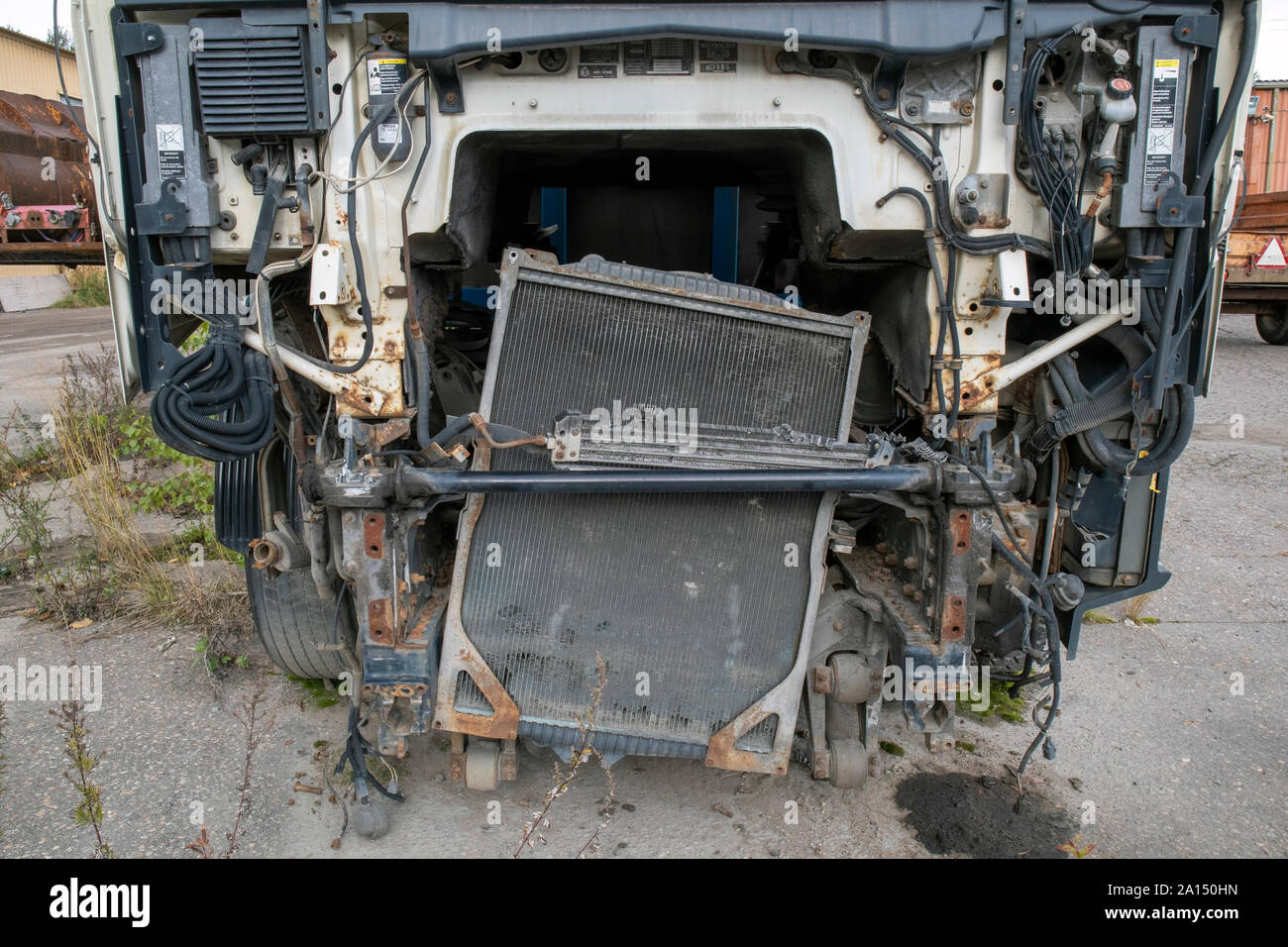 damaged truck front Stock Photo - Alamy