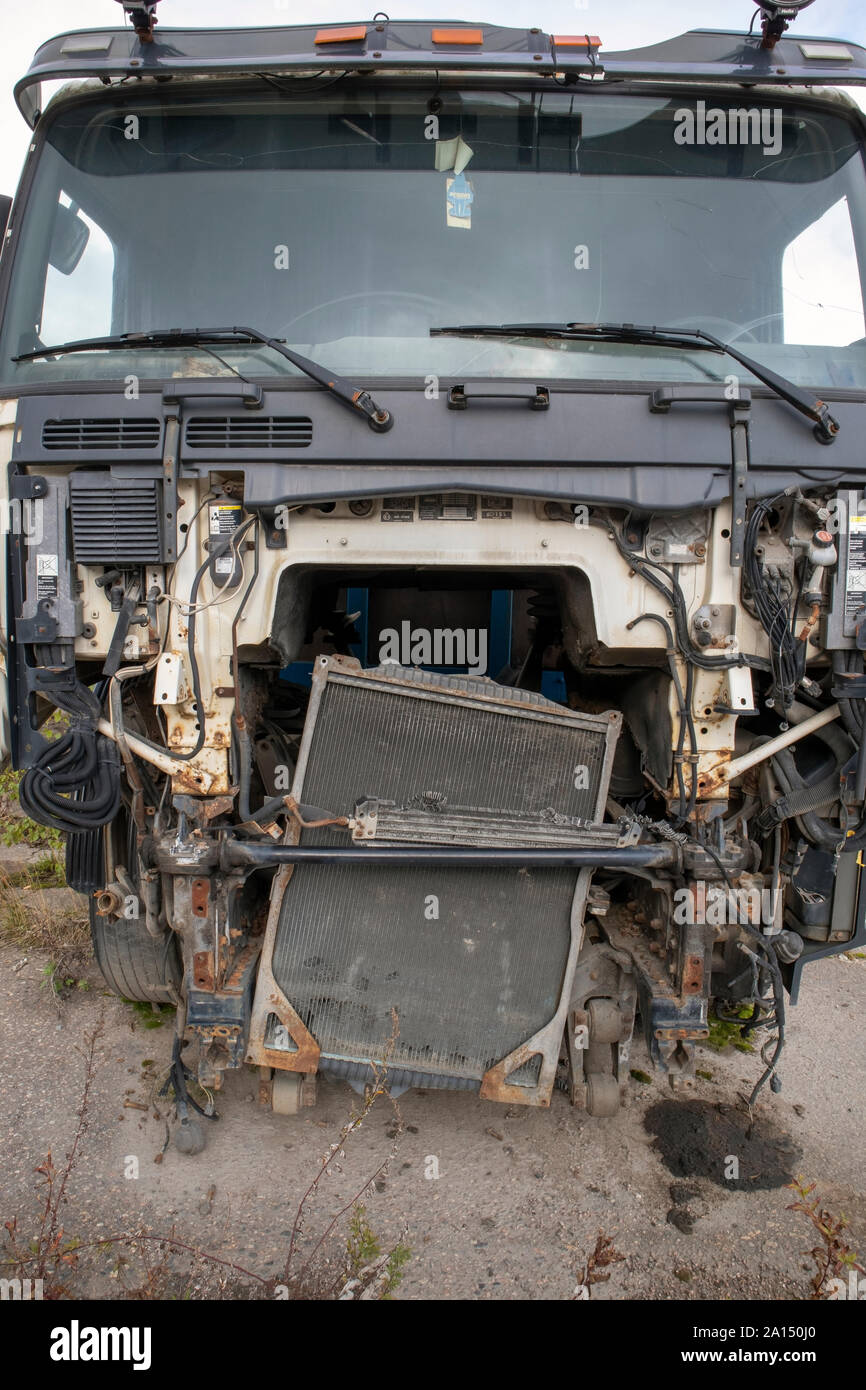 damaged truck front Stock Photo - Alamy