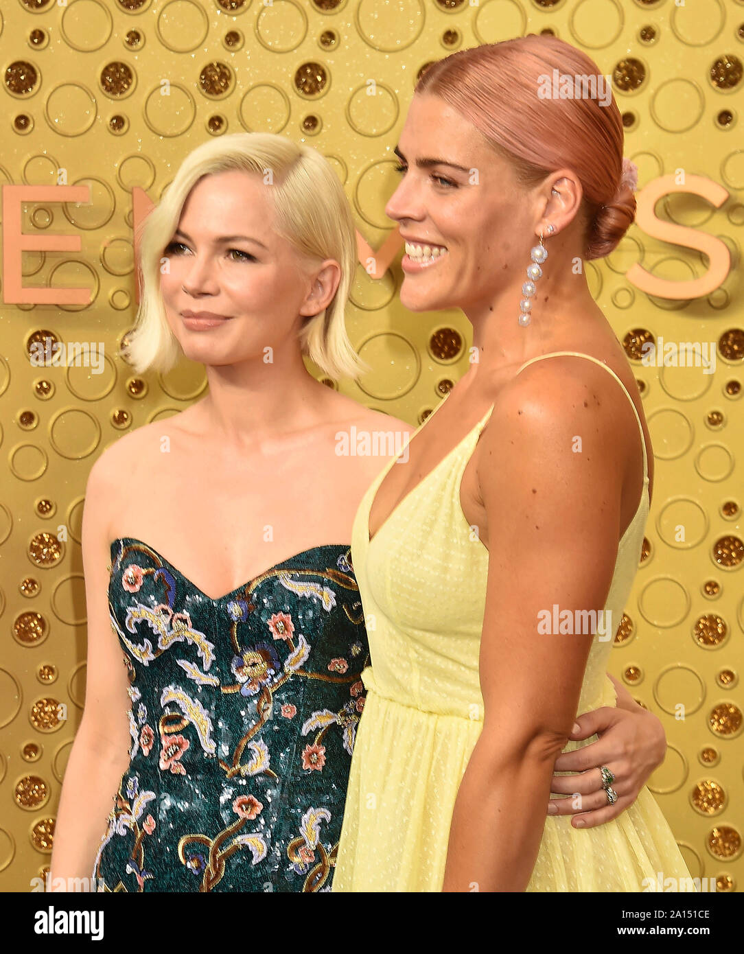 LOS ANGELES, CA - SEPTEMBER 22: Michelle Williams and Busy Philipps ...