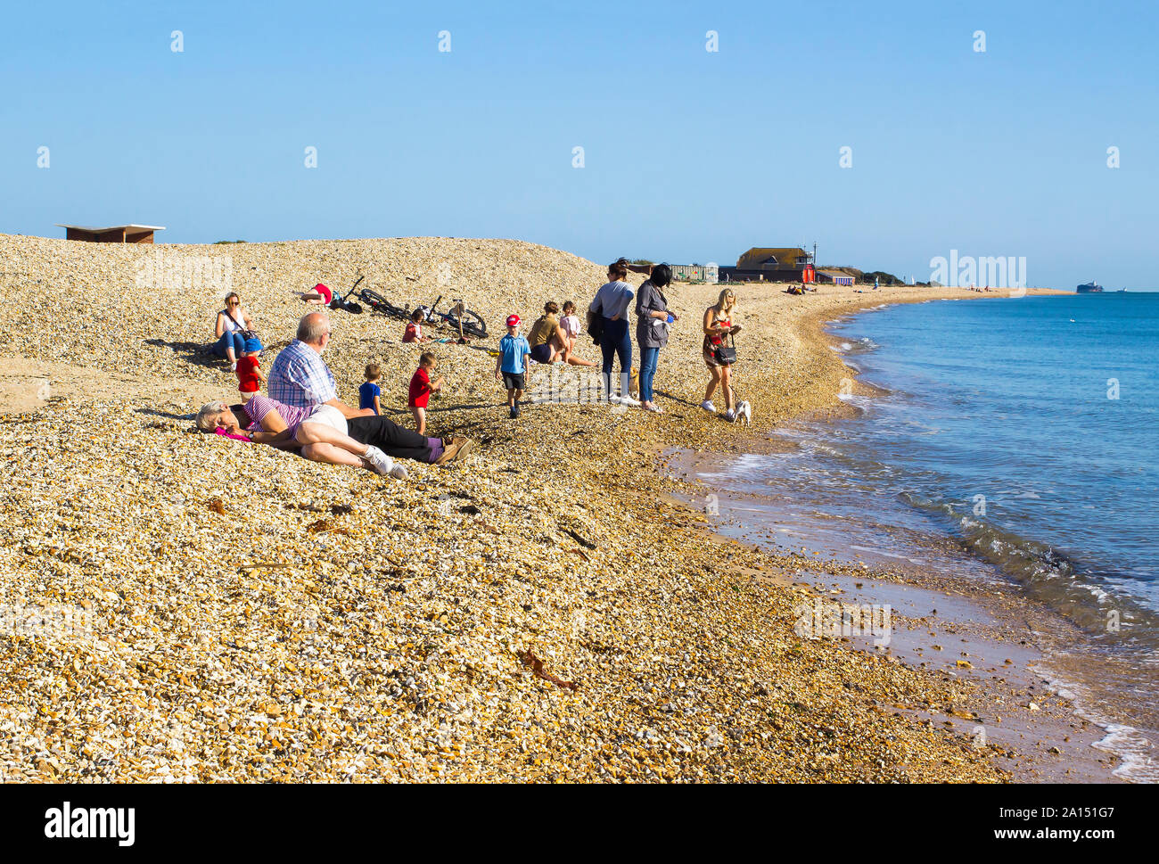 English beach family hi-res stock photography and images - Alamy