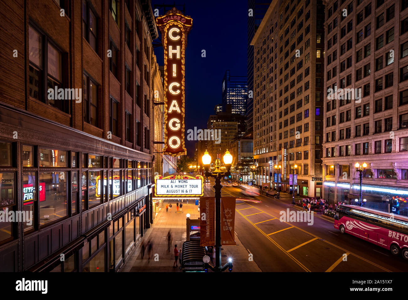 Chicago, Illinois, USA - The Chicago Theater at night Stock Photo - Alamy