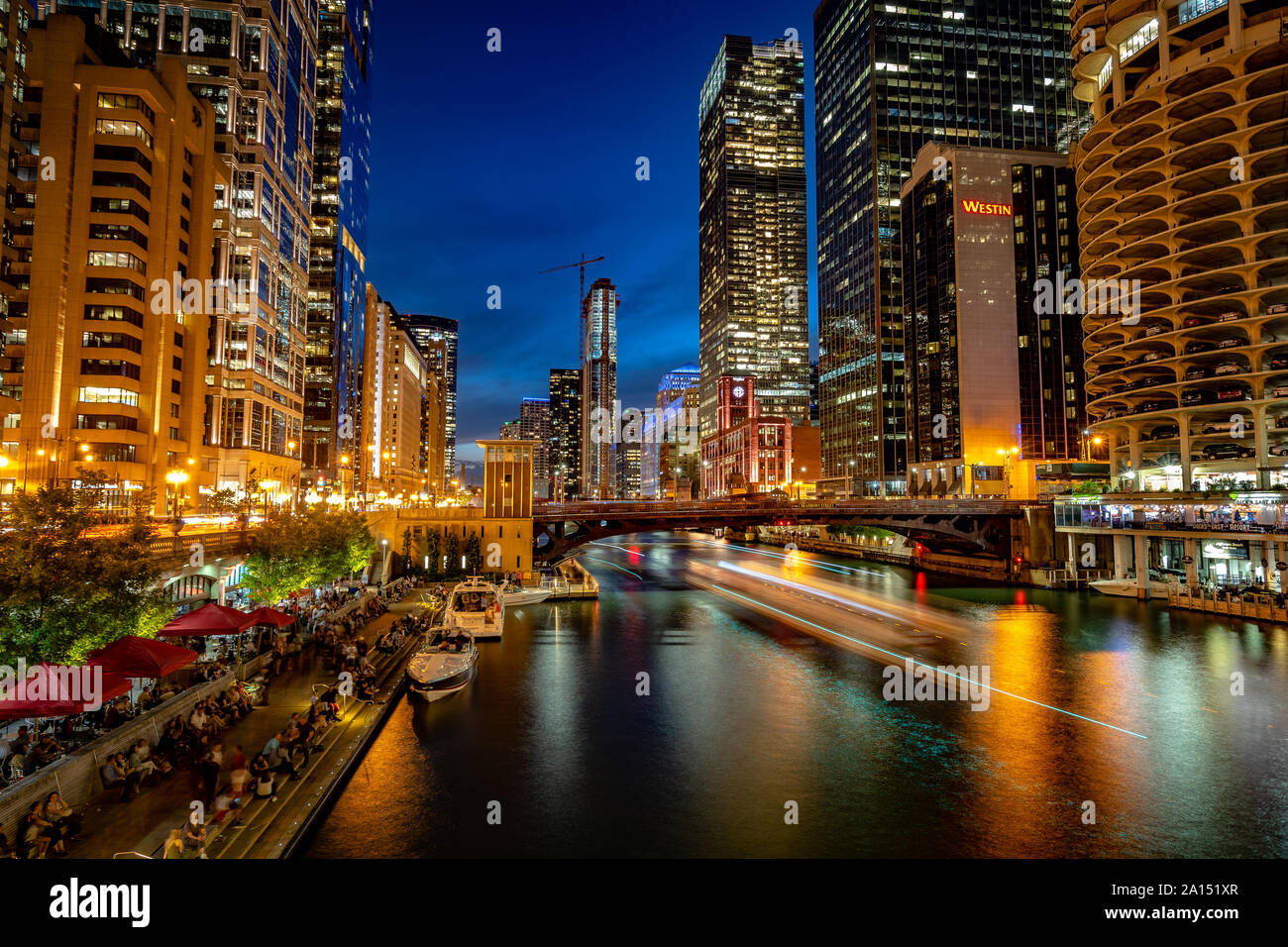 Chicago city street scene restaurant hi-res stock photography and ...