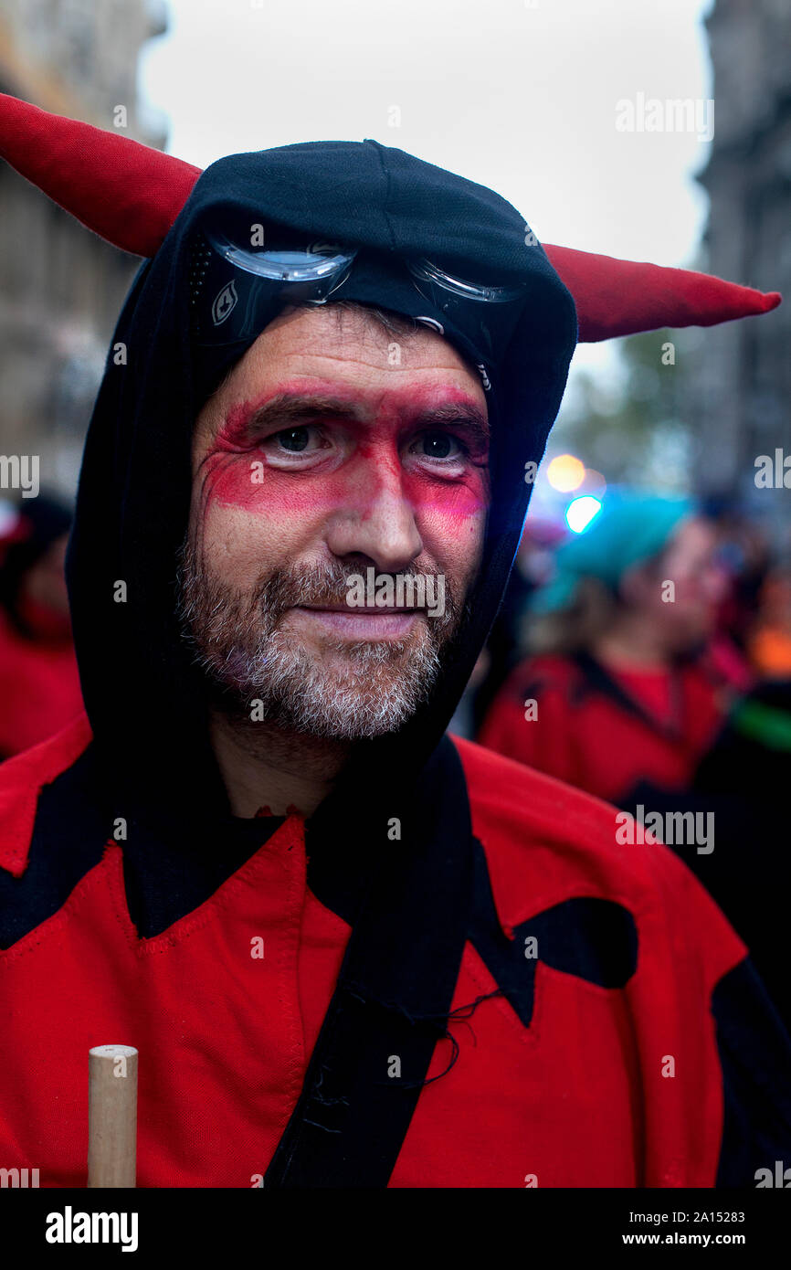 Man dressed as devil hi-res stock photography and images - Alamy