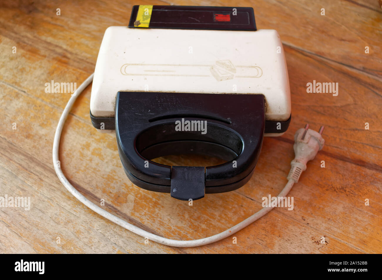 Old and worn sandwich toaster Stock Photo - Alamy