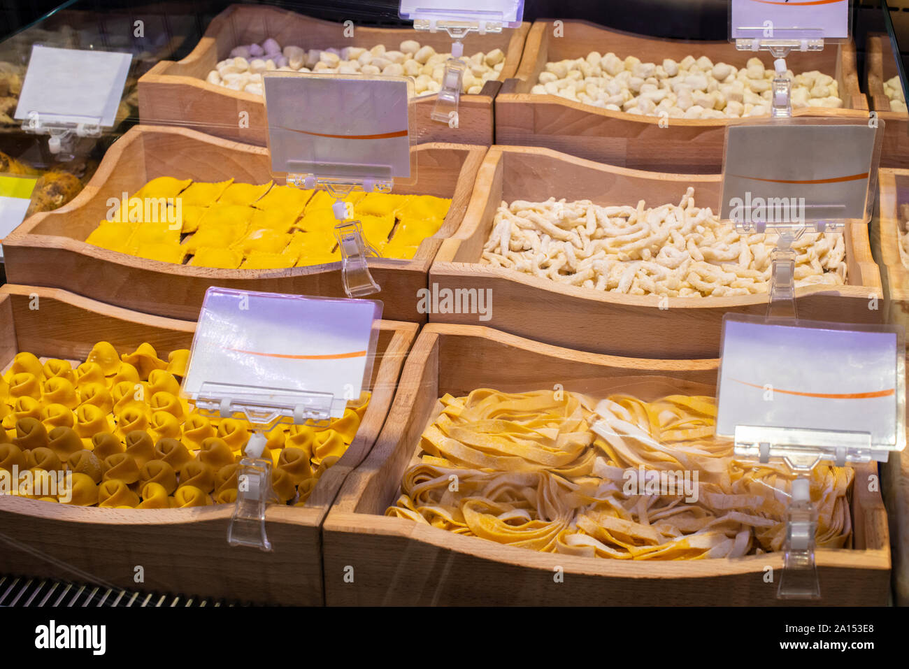 Italian pasta in supermarket. Fresh pasta Stock Photo - Alamy