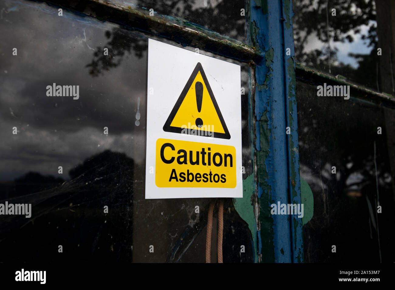 Blue asbestos fibres hi-res stock photography and images - Alamy