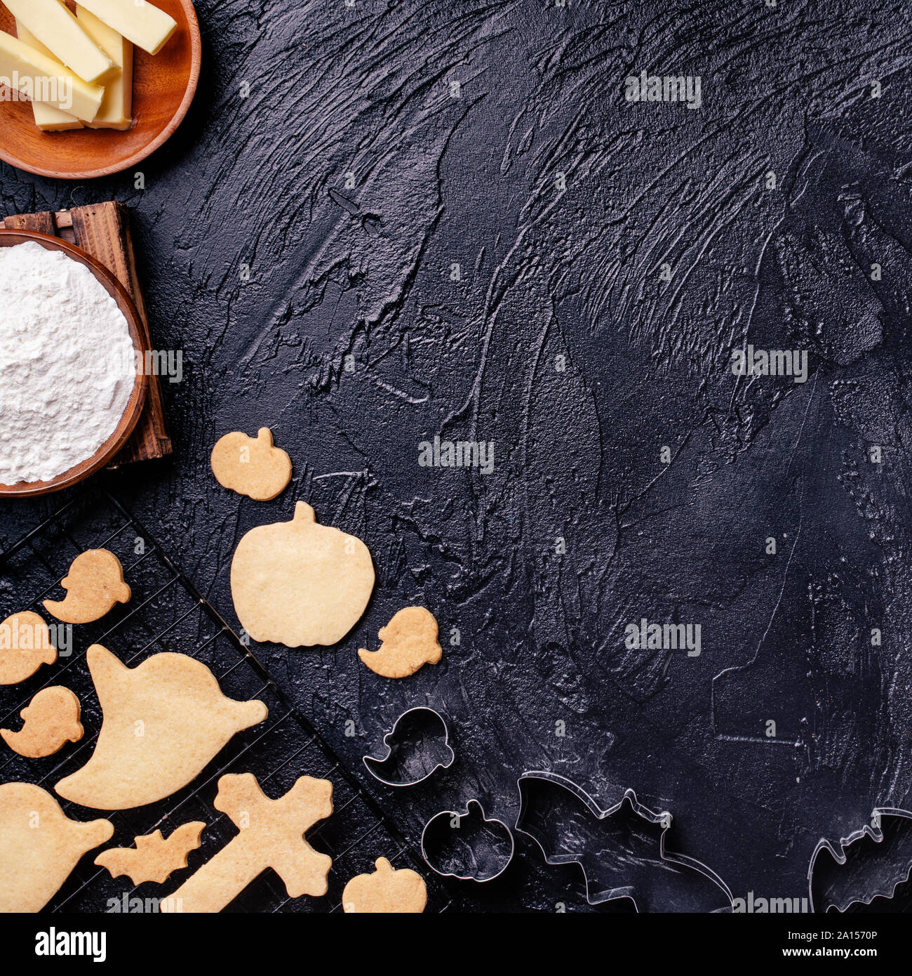 Workbench flour hi-res stock photography and images - Alamy