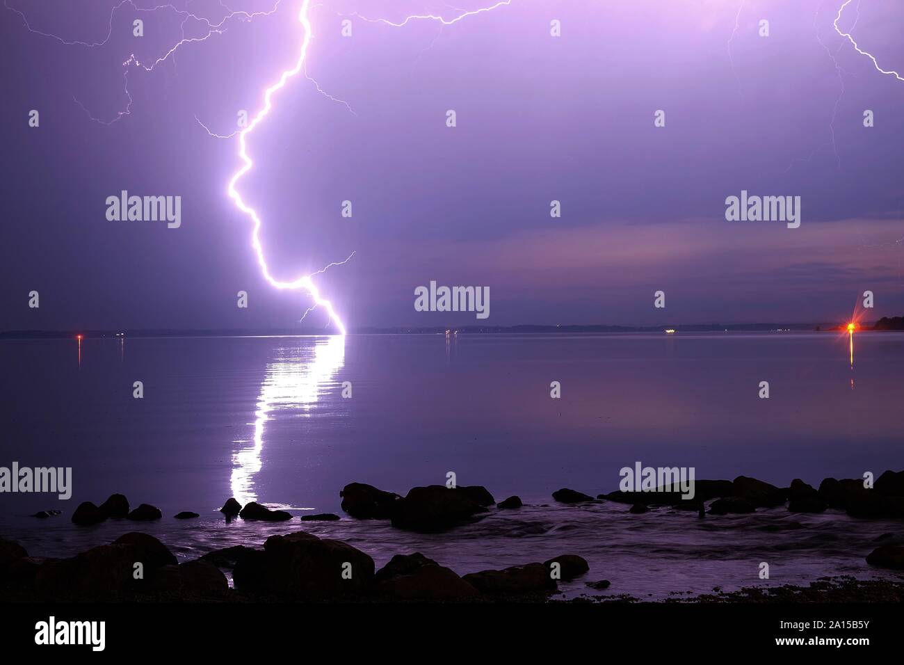 Night time lightning hi-res stock photography and images - Alamy