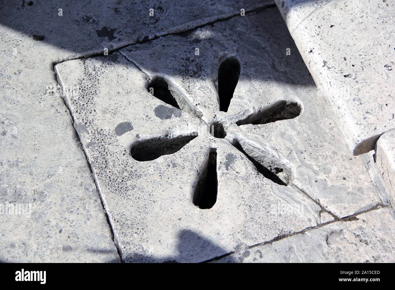 Roman pantheon drain hi-res stock photography and images - Alamy