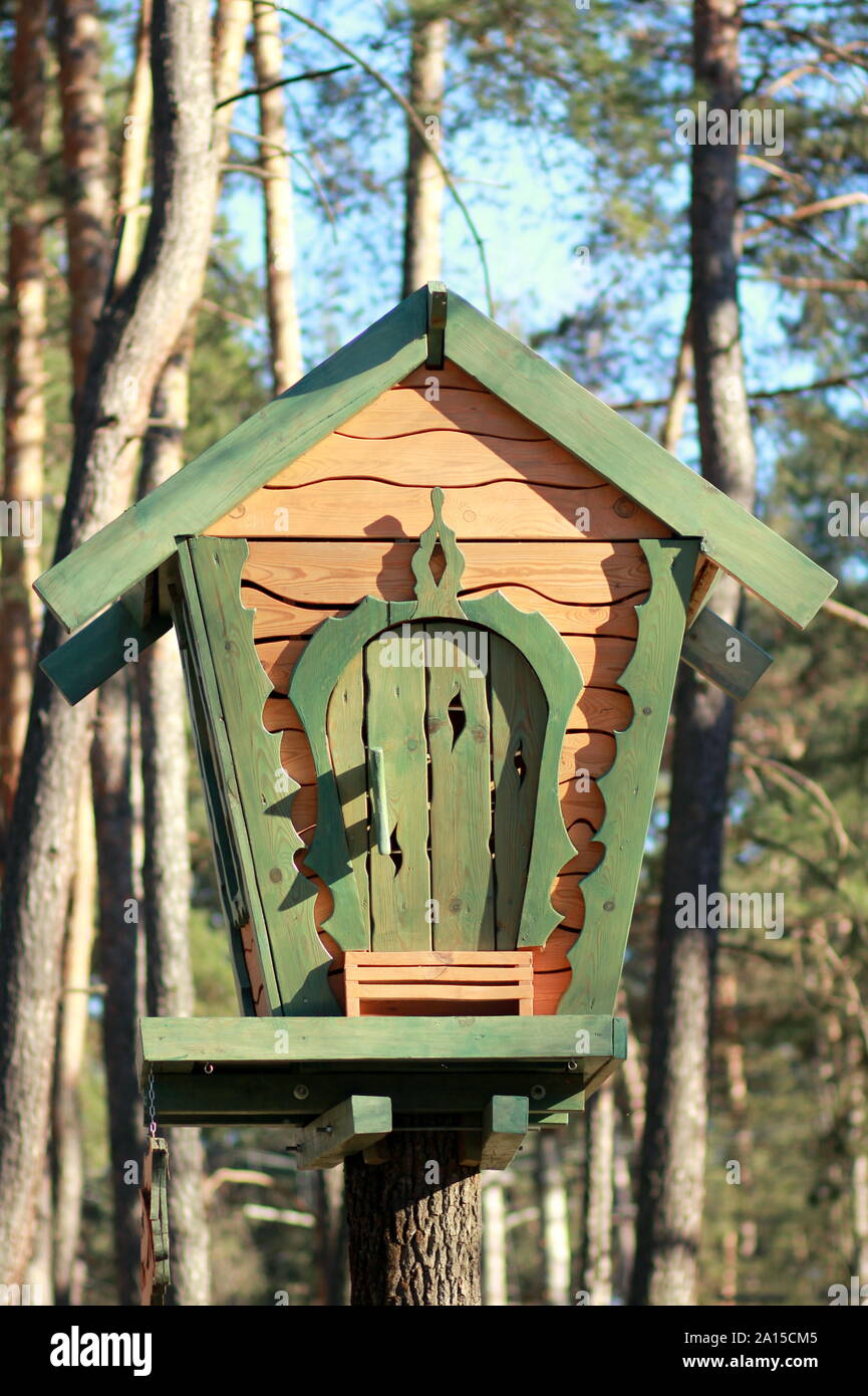 Green wooden treehouse located on woodland Stock Photo - Alamy