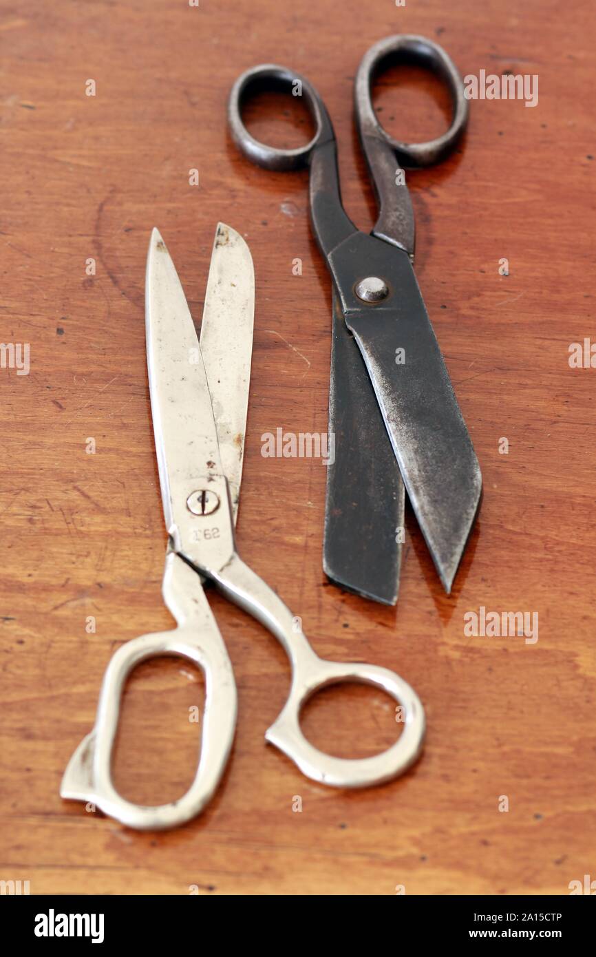 Scissors wide open hi-res stock photography and images - Alamy