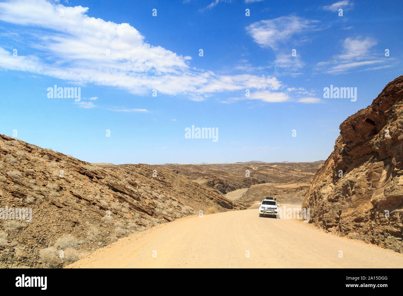 Gravel car road hi-res stock photography and images - Alamy