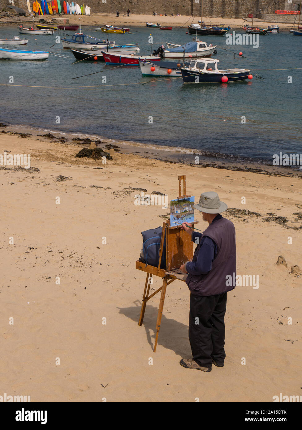 An artist on the beach in Cornwall with an easel Stock Photo - Alamy